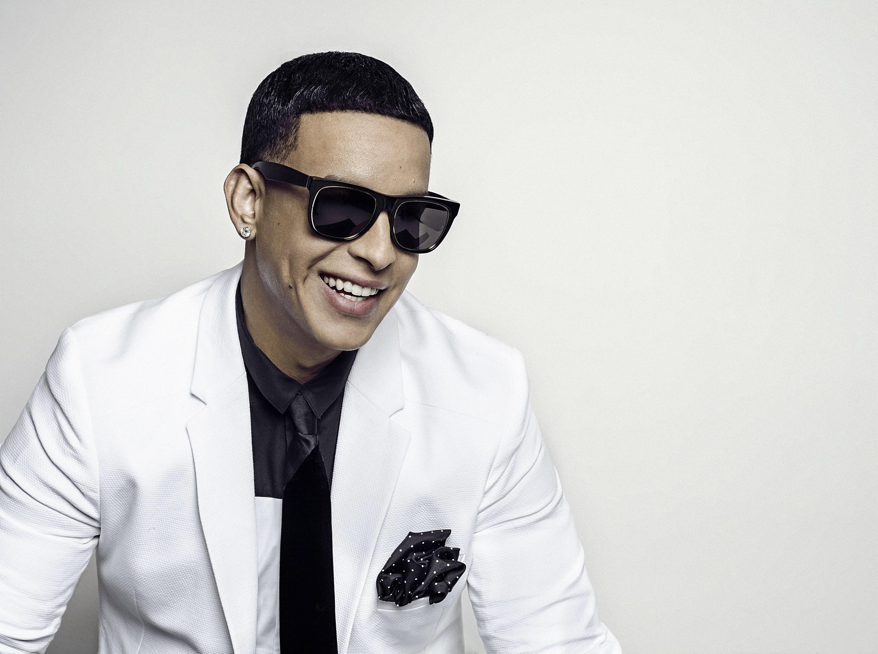 ¿Negocio o fe? Daddy Yankee desata polémica por cobrar tras predicar
