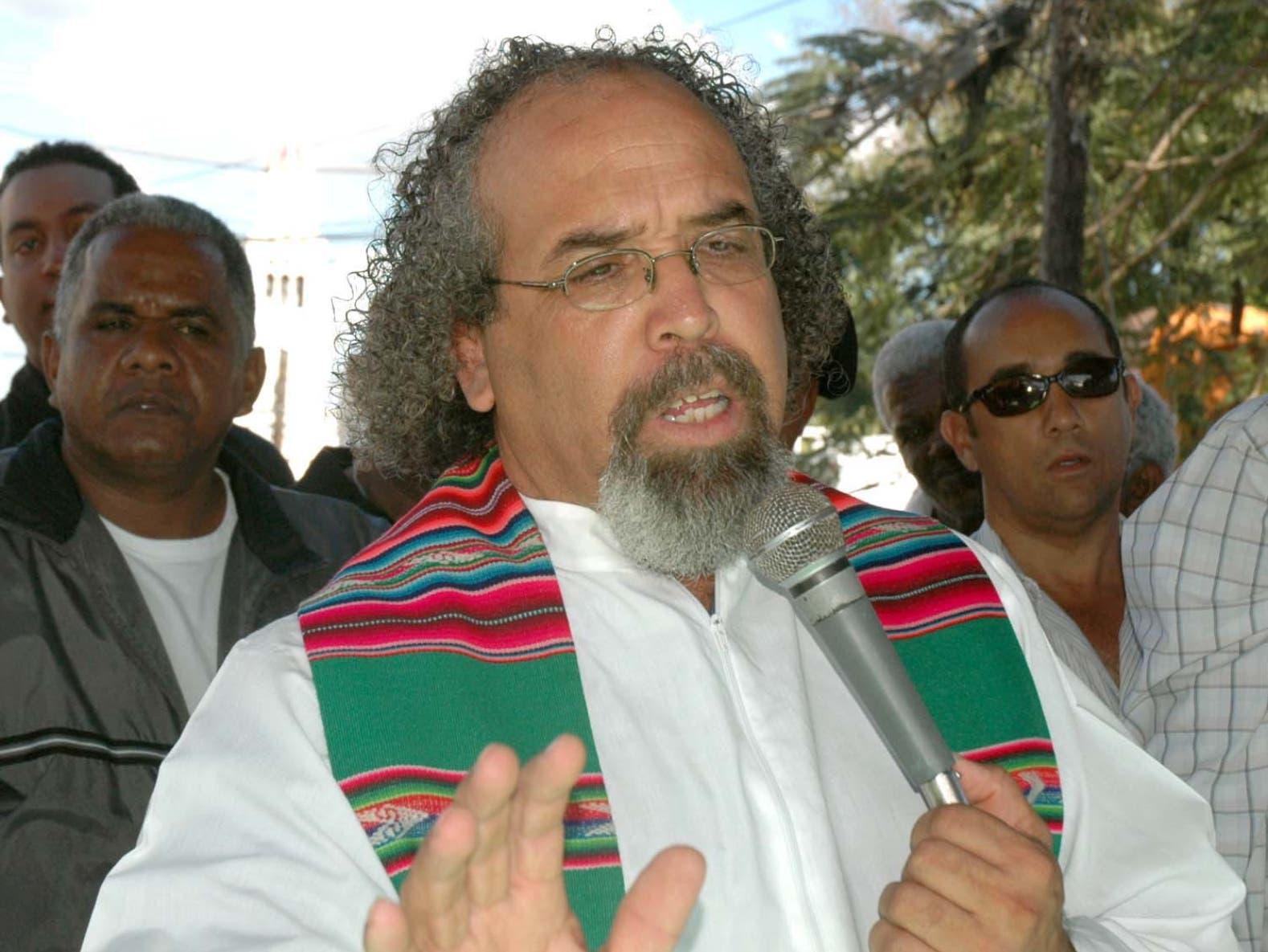 Padre Rogelio acusa a Leonel Fernández de asociarse con la oligarquía ...