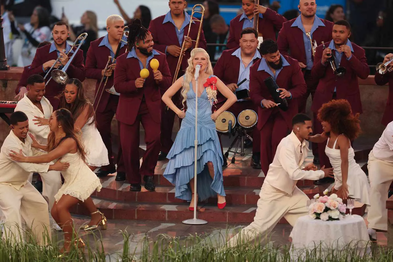 Un vestido dominicano y una Flor de Maga: Lady Gaga reivindica lo ...